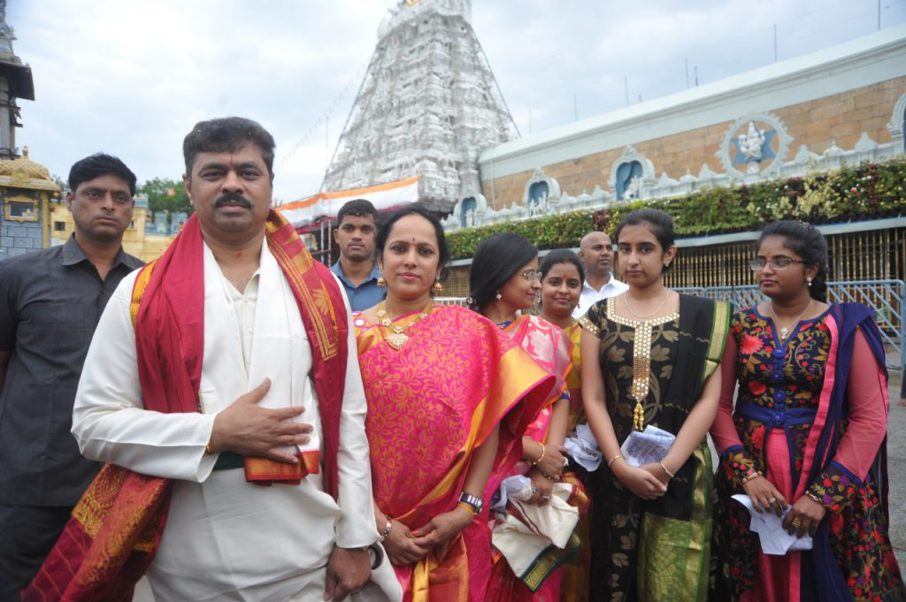 Rajya Sabha MP CM Ramesh offers prayes at Tirumala – Tirumala Updates