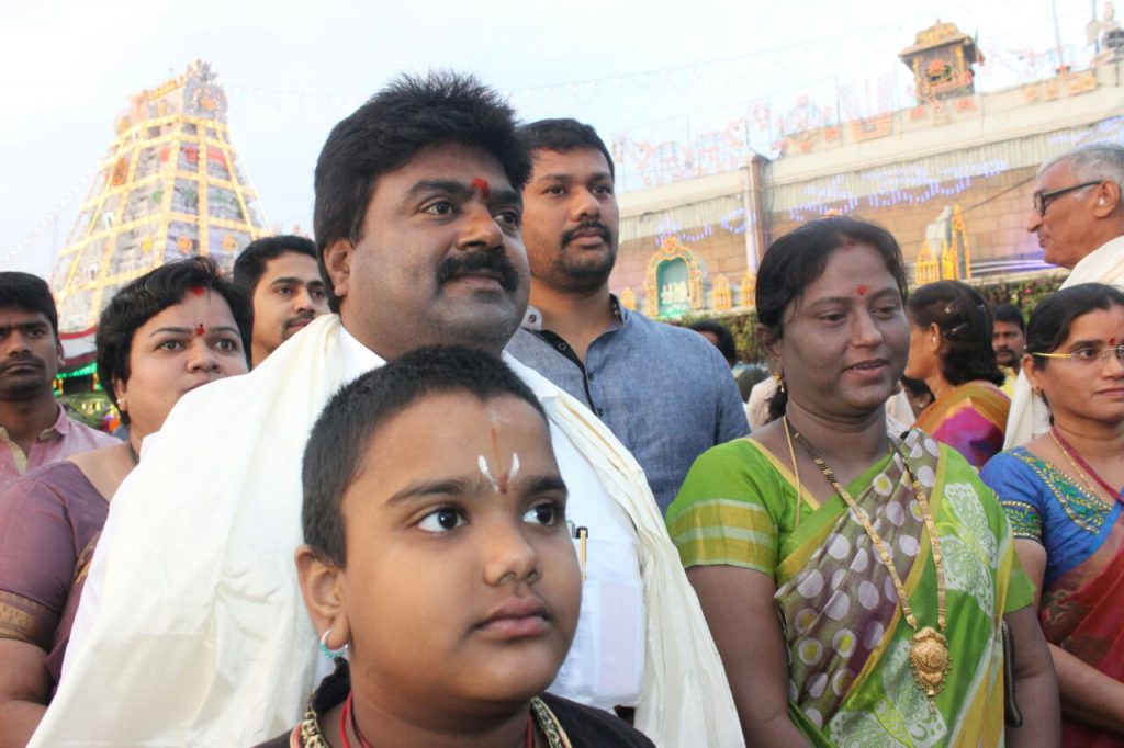 VIPs and Political leaders visit Tirumala on Eve of Vaikunta Ekadasi ...