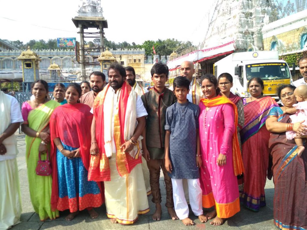 TRS MLA Srinivas Goud offers prayers to Lord Venkateswara – Tirumala ...