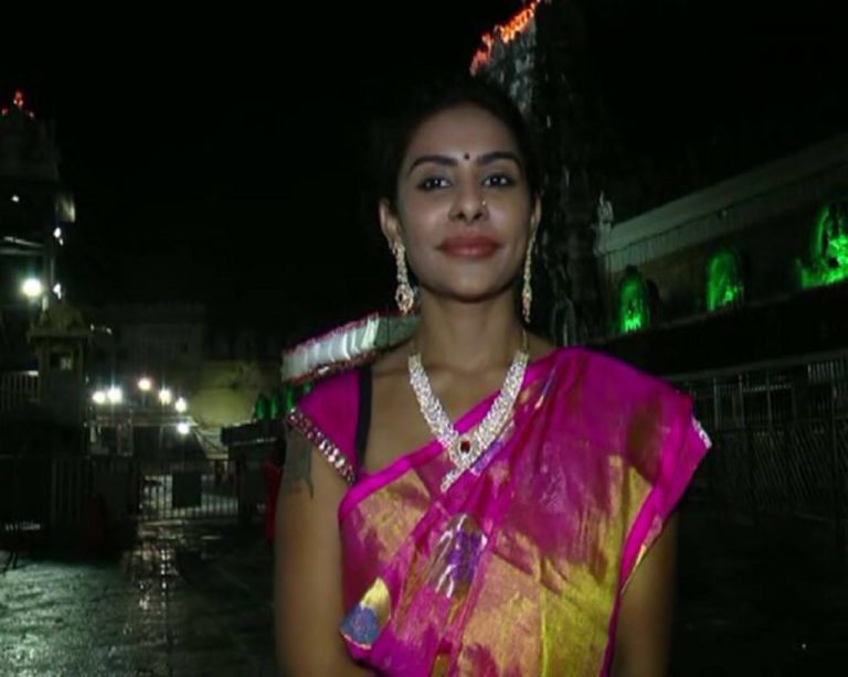 Actress-cum-women’s rights activist Sri Reddy visits Tirumala ...