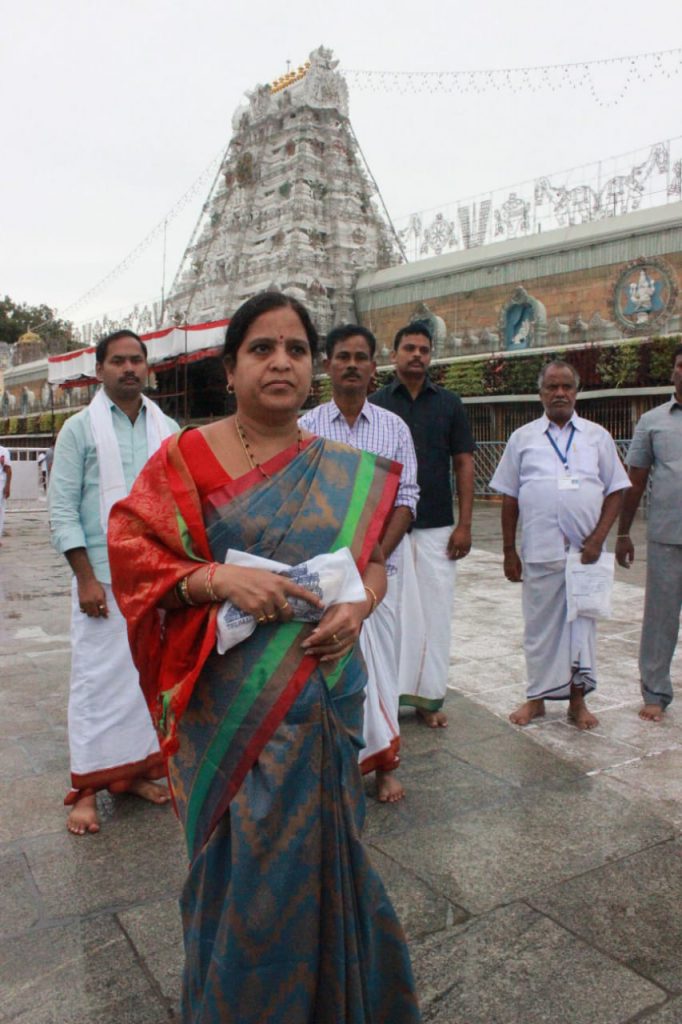 TDP MLA Geetha prays at Tirumala – Tirumala Updates