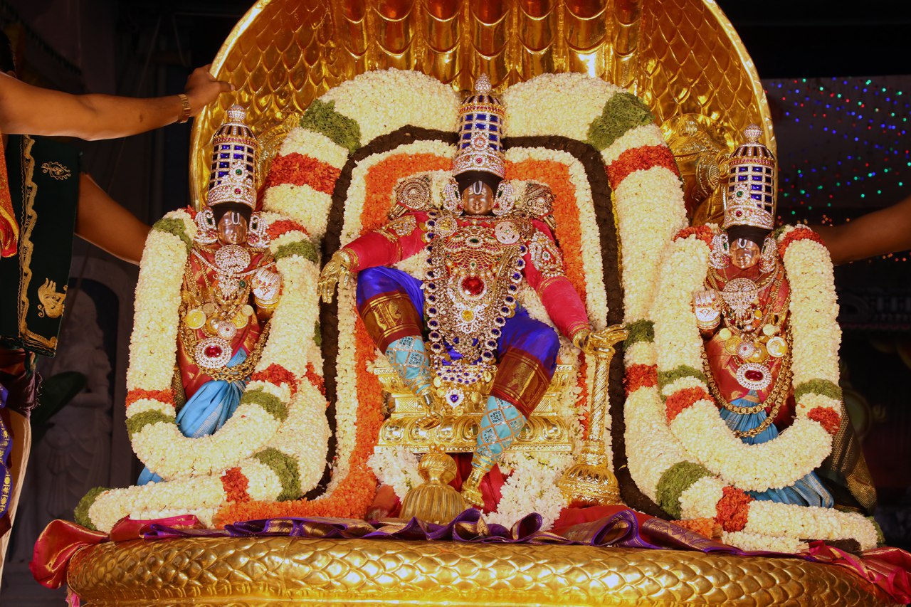 Malayappa Swamy enthralls devotees in Pedda Sesha vahanam – Tirumala ...