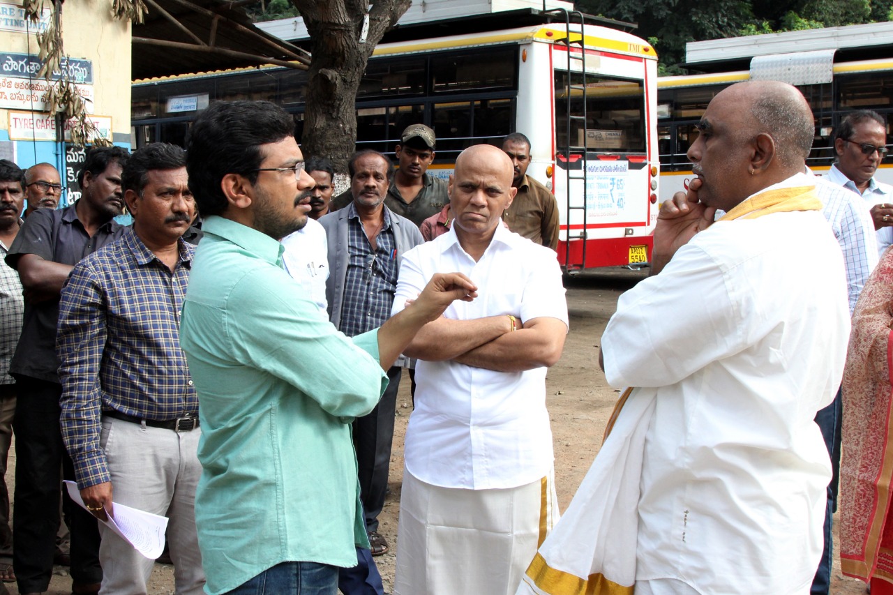 Addl EO AV Dharmareddy inspects areas for Tirumala APSRTC depot ...