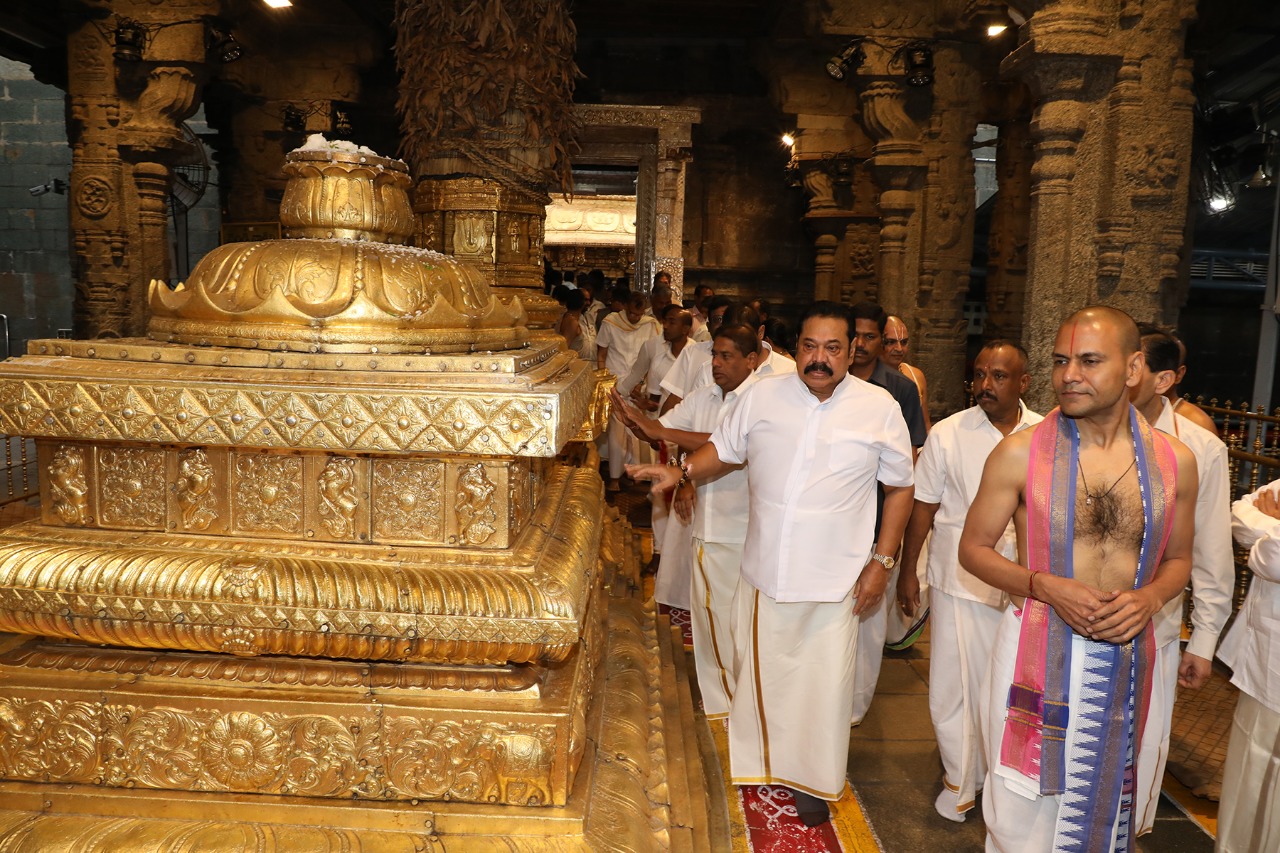 Sri Lanka PM Sri Mahinda Rajapaksa prays at Tirumala – Tirumala Updates