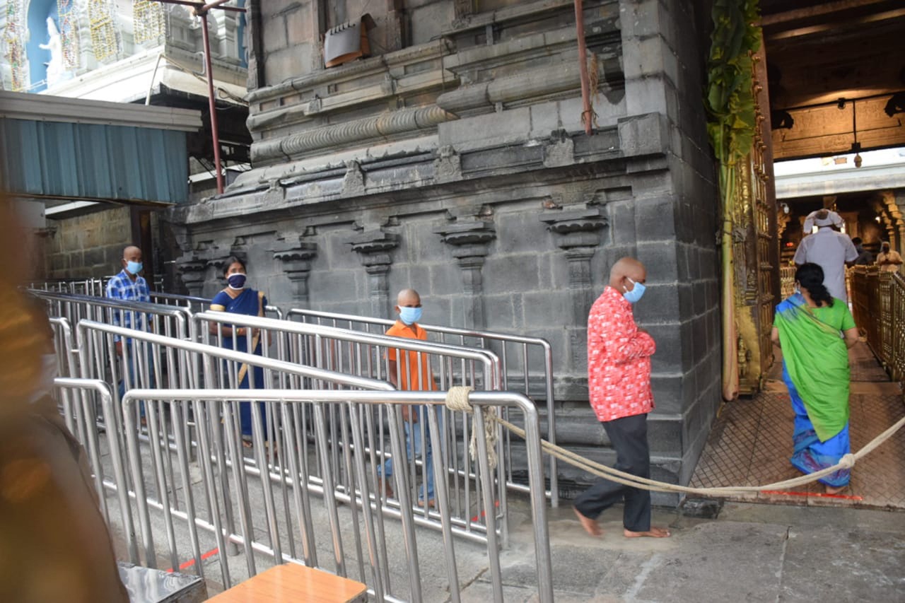 DARSHAN RESUMES AT TIRUMALA TEMPLE FOR PILGRIMS AFTER 82 DAYS ...
